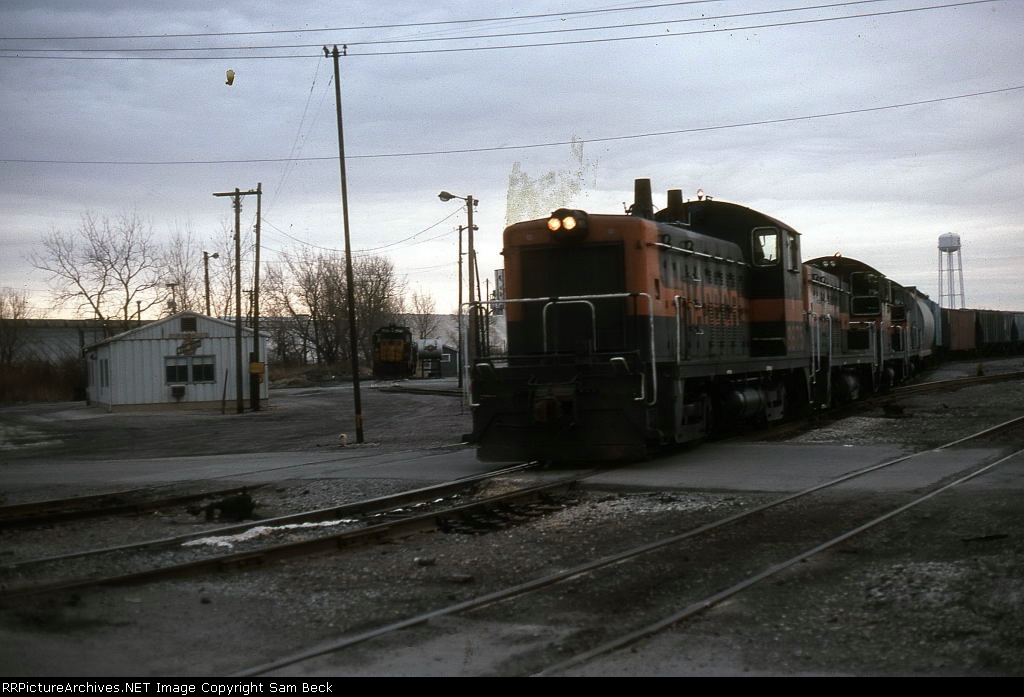 IHB 8875 on the CNW at Irondale